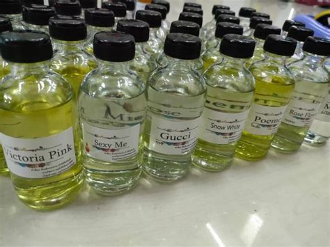 Hot น้ำหอมกลิ่น โคโดโม่ฟ้า ขวดใหญ่ ปริมาณ120 Ml จำนวน 1 ขวด สูตรเข้มข้นหอมติดทนนาน 12 ชั่วโมง