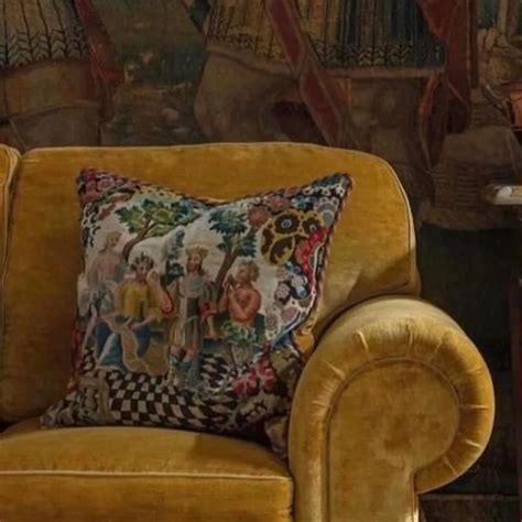 9 Simple Tips On Designing A Traditional Maximalist Space With Style