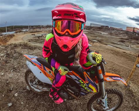 Ksenia Pinkenduro в 2025 г Девушки мотоциклистки Мотокросс Байк