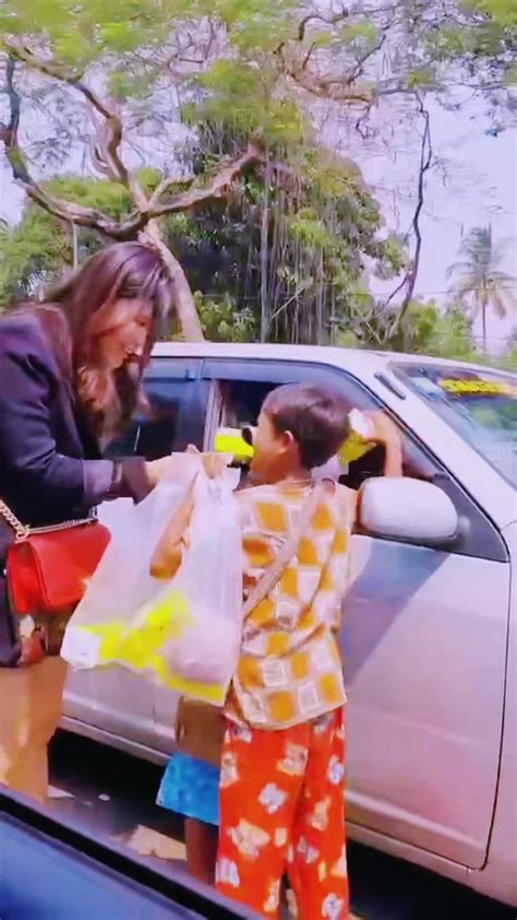 မြန်မာပြည်ရောက် နီချား🇲🇲 By စိန်ရွှေရတနာ ကင်မ်လီ ဖခနှုန်ဆိုင်