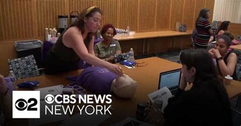 Nyc Teachers Learn How To Detect An Opioid Overdose And Administer A Lifesaving Drug Cbs New York