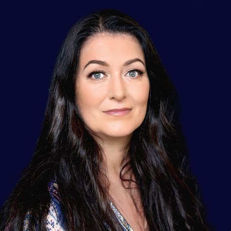 Yazmin Fox Eisen Foredrag Arte Booking Telefon 3848 1400