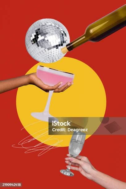 3d 콜라주 포스터 템플릿 트렌드 삽화 익명의 손 스케치 보류 병 칵테일 글라스 휴일 유리 세상에 알리다 토스트 디스코 볼 0