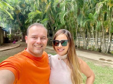 Endrina Yépez Se Lanza Al Agua ¡así Fue Como Le Dieron La Roca