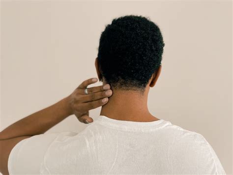 How To Shave The Back Of Your Own Neck