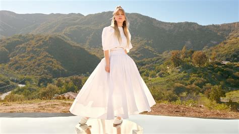 Kaley Cuoco Isn T Holding Back Glamour