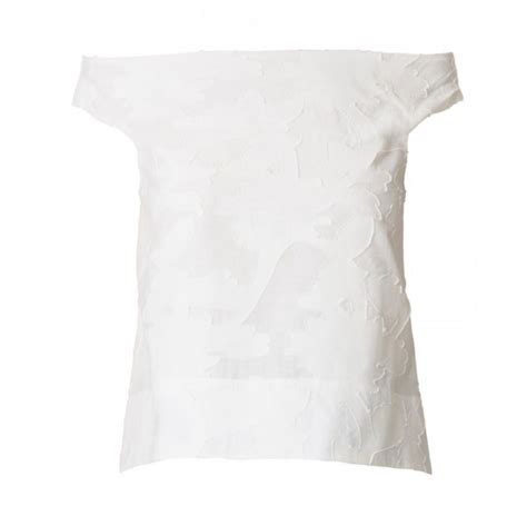 Flattering Spring Fashion Trend Off The Shoulder Tops For Spring Glamour