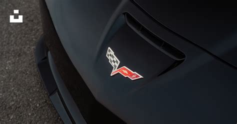 검은색 스포츠카의 앞부분을 클로즈업한 사진 사진 Unsplash의 무료 체코 이미지