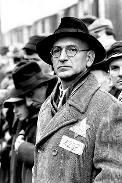 Ben Kingsley As Itzhak Stern In Schindler S List Cinema Movies All