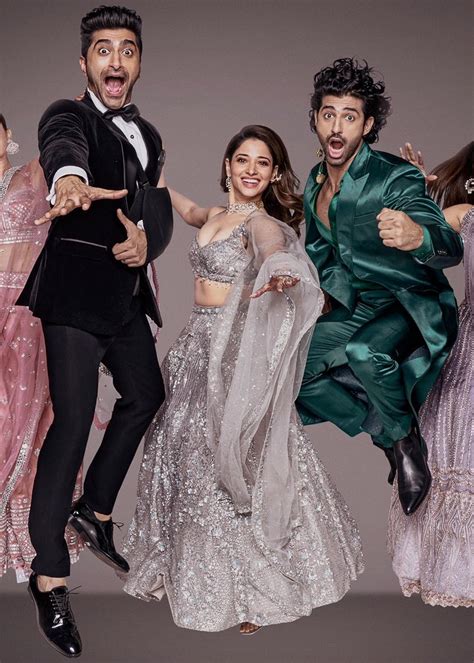 Jee Karda Web Series Review Cast Trailer Gadgets