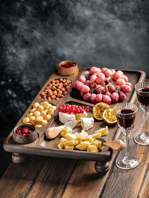 Менажница на ножках из темного дуба Wine Serving Trays Wooden Kitchenware Wood Decor