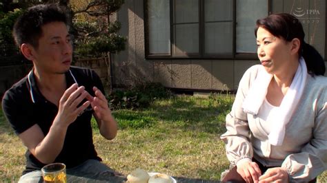 自然豊かな田舎暮らし大きなお庭のお宅で一人暮らしの五十路熟女が寂しさ紛らすav出演！裏山の竹藪で野外活動！青空の下で中出しsex！ アダルト動画 ソクミル