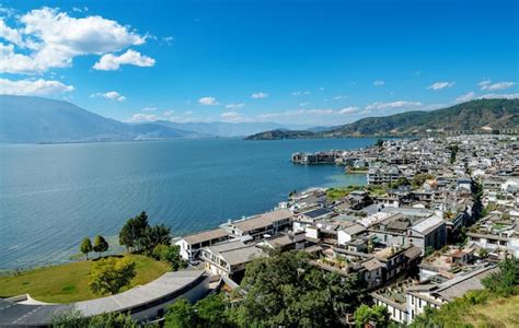 Premium Photo Erhai Lake At Dali Yunnan Province Of China