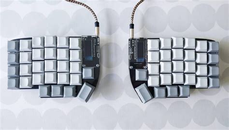 Building The Lily58 Keyboard Sampowebsite