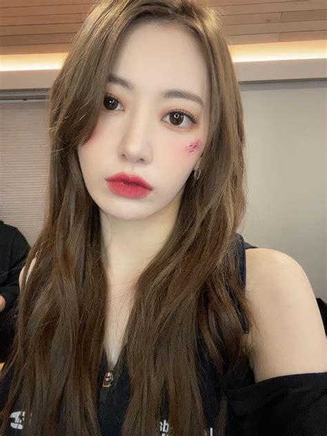 221020 Le Sserafim Weverse Update Sakura Rsakura