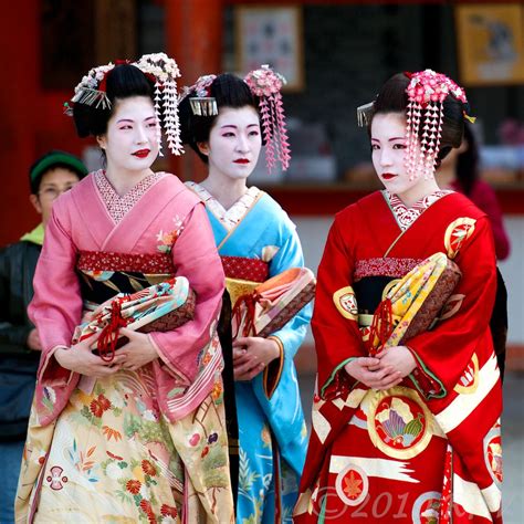 Maiko In Kyoto Geisha In Training Traditional Miko Attire Geisha