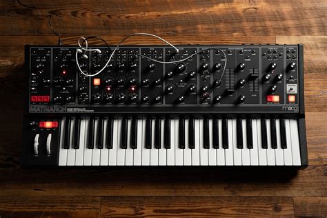 Moog Matriarch Schwarz Und Mit 4 Oszillatoren Neue Firmware Arper Sync Etc Archiv