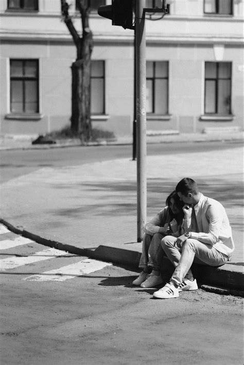 Парні фото Engagement Photos Romantic Couple Photography City Engagement Photos