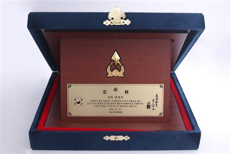 군의 스페셜리스트 은준위 영전 축하 선물 실버 준위계급장 진급 기념패 순은 군인 계급장 상패 네이버 블로그