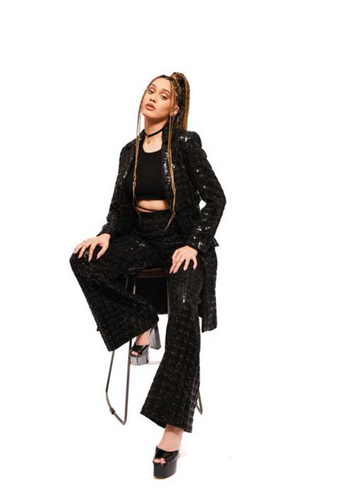 Never Have I Ever Star Lee Rodriguez Releases Music As La Rhonza