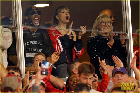 Taylor Swift Arrives For Third Chiefs Game To Support Travis Kelce Video Photo 4976894