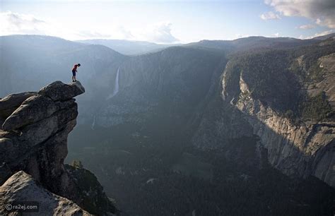فيديو أول مغامر يتسلق الجبال بدون حبال رائج
