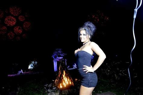 Foto De Curvy Brunette Posing