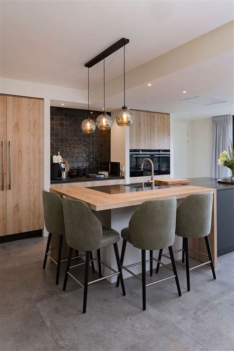 Matzwarte Keuken Met Hout Open Keuken En Woonkamer Keuken In Woonkamer Keuken Met Bar