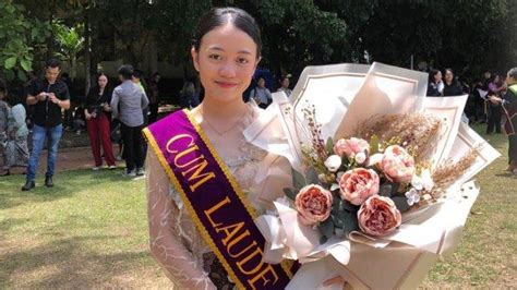 Cewek Manado Sulawesi Utara Tjandra Rumagit Buktikan Kuliah Sambil