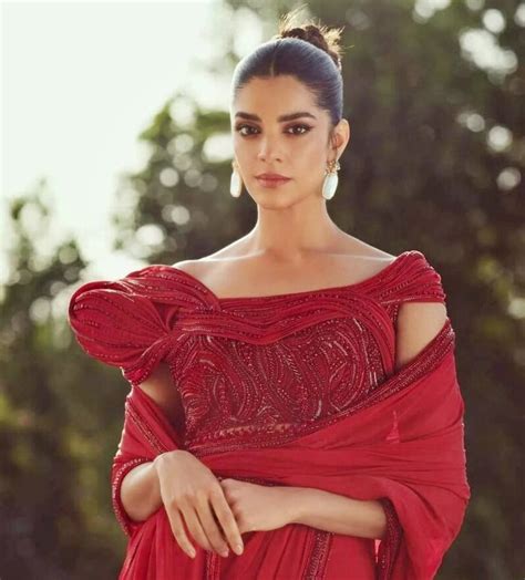 Sanam Saeed Model