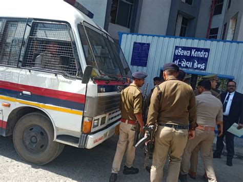 हत्या के एक मामले में कुख्यात गैंगस्टर बंटी पांडे वापी कोर्ट में हुए