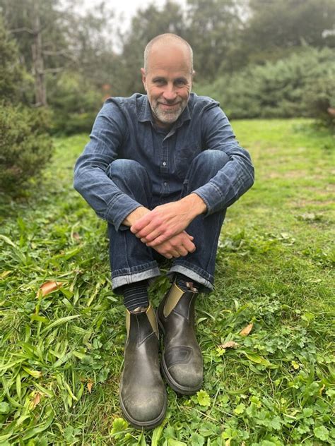 Singer Songwriter Sam Bergquist Delivers Glimpse Into His Musical