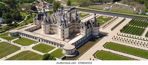 5 1 Mille Images Et Photos De Château De Chambord Libres De Droits Shutterstock