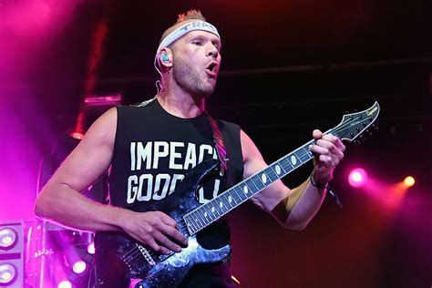 Watch Killswitch Engage Guitarist Eat Pizza Mid Solo