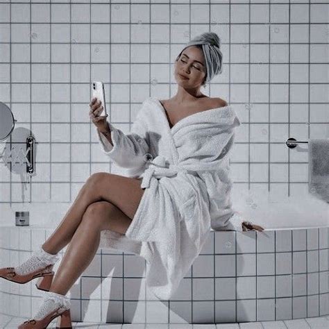 Miley Cyrus Shower Selfie