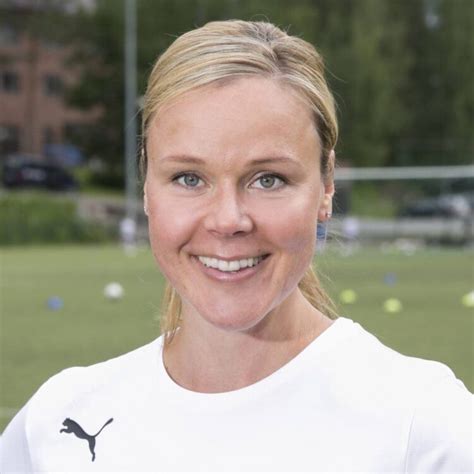 9 Hot Sexy Laura Osterberg Kalmari Bikini Pics