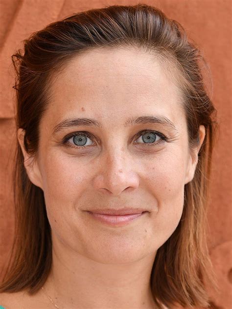 Julie De Bona Biography Height And Life Story Super Stars Bio