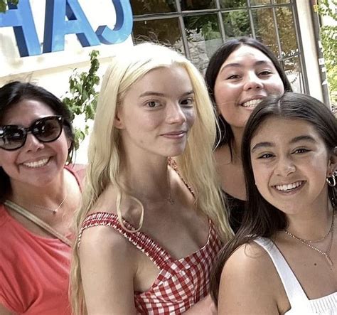 Anyataylorjoy Anya Anya Taylor Joy Hollywood Girls People