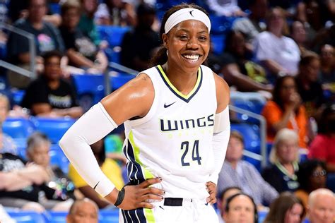 Wnba Star Arike Ogunbowale Signs Autograph After Getting Ejected