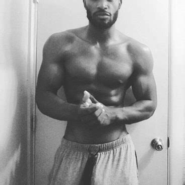 Model Marshall Price Is Fine And Packin Popglitz