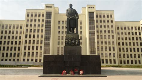 무료 이미지 건축물 시티 마천루 기념물 도심 큰 광장 경계표 정면 노스탤지어 탑 블록 문화 역사 레닌