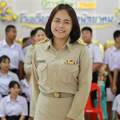 ครูบรรจงชงอักษร