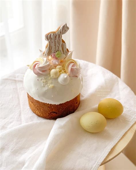 Кулич с пряником и меренгой