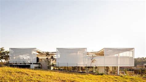 Fgmf Covers Brazilian House In Translucent Shell