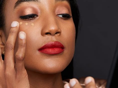 What Do Makeup Artists Use Under Eyes Saubhaya Makeup