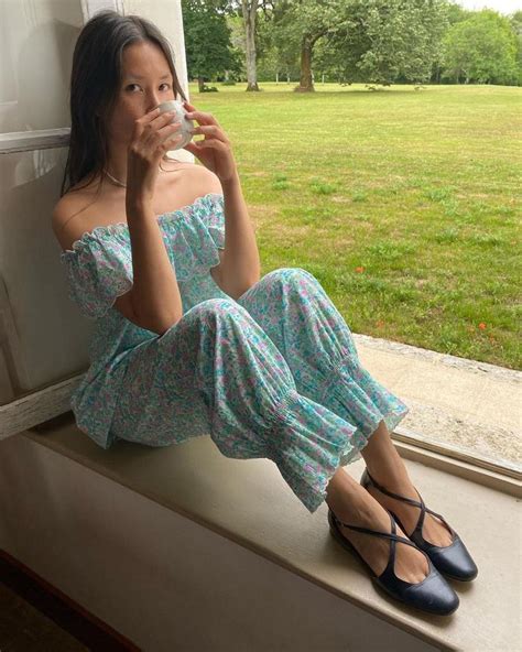 Анджеліна Джолі показала як стильно носити балетки найтрендовіше взуття 2023 року Today Ua