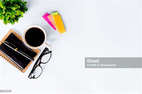 복사 공간 평면 누워 사무실에서 작업 공간이현대 사무실 책상의 상단보기 개념에 대한 스톡 사진 및 기타 이미지 개념 경영자 계획 Istock