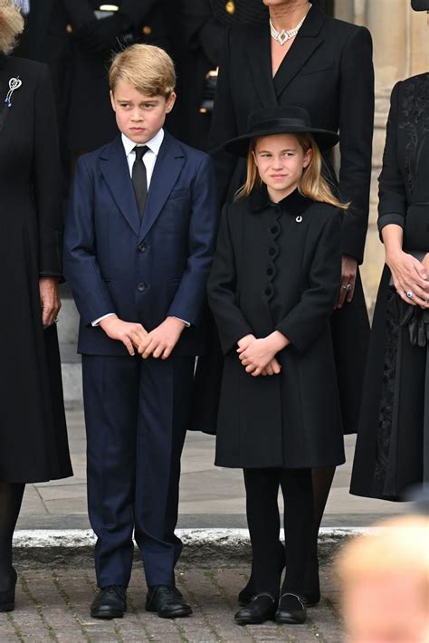 Princess Charlotte Tells Prince George To Bow At Queens Funeral In