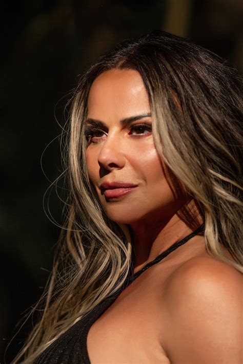De Volta às Novelas Viviane Araujo Celebra Conquistas Rebatendo
