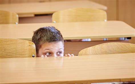 Ножки школьниц под партой 80 фото